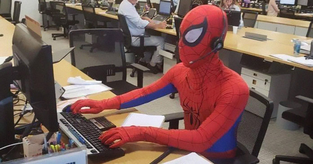 Bank worker puts in his two weeks notice, shows up as Spider-Man on ...